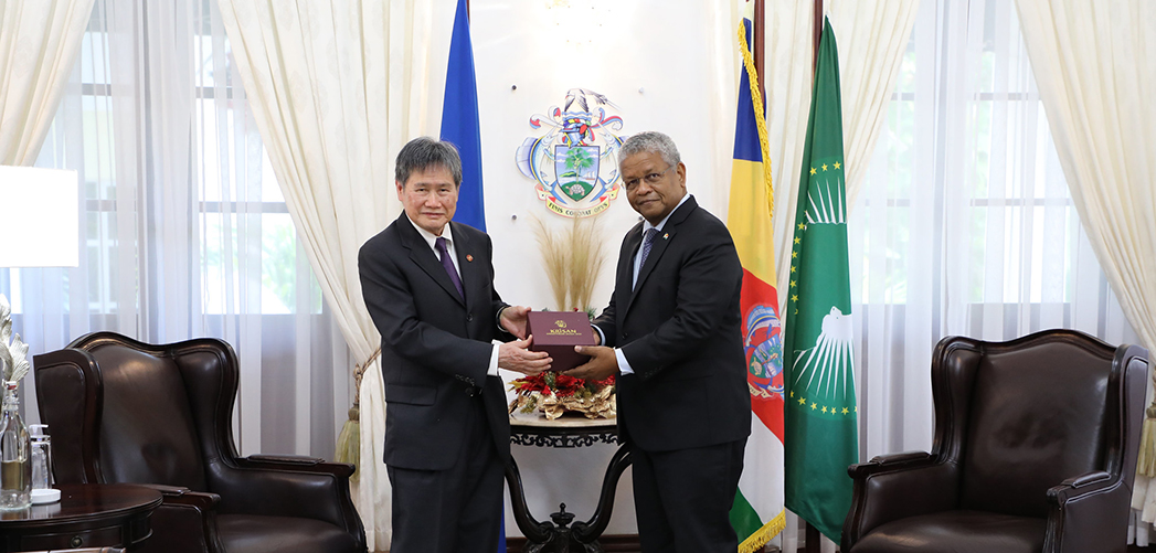 Secretary-General of ASEAN pays courtesy call to the President of the ...