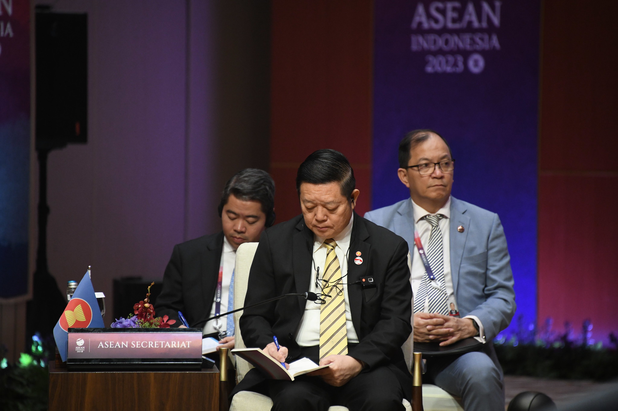 Secretary General Of Asean Attends Retreat Session Of 43rd Asean Summit