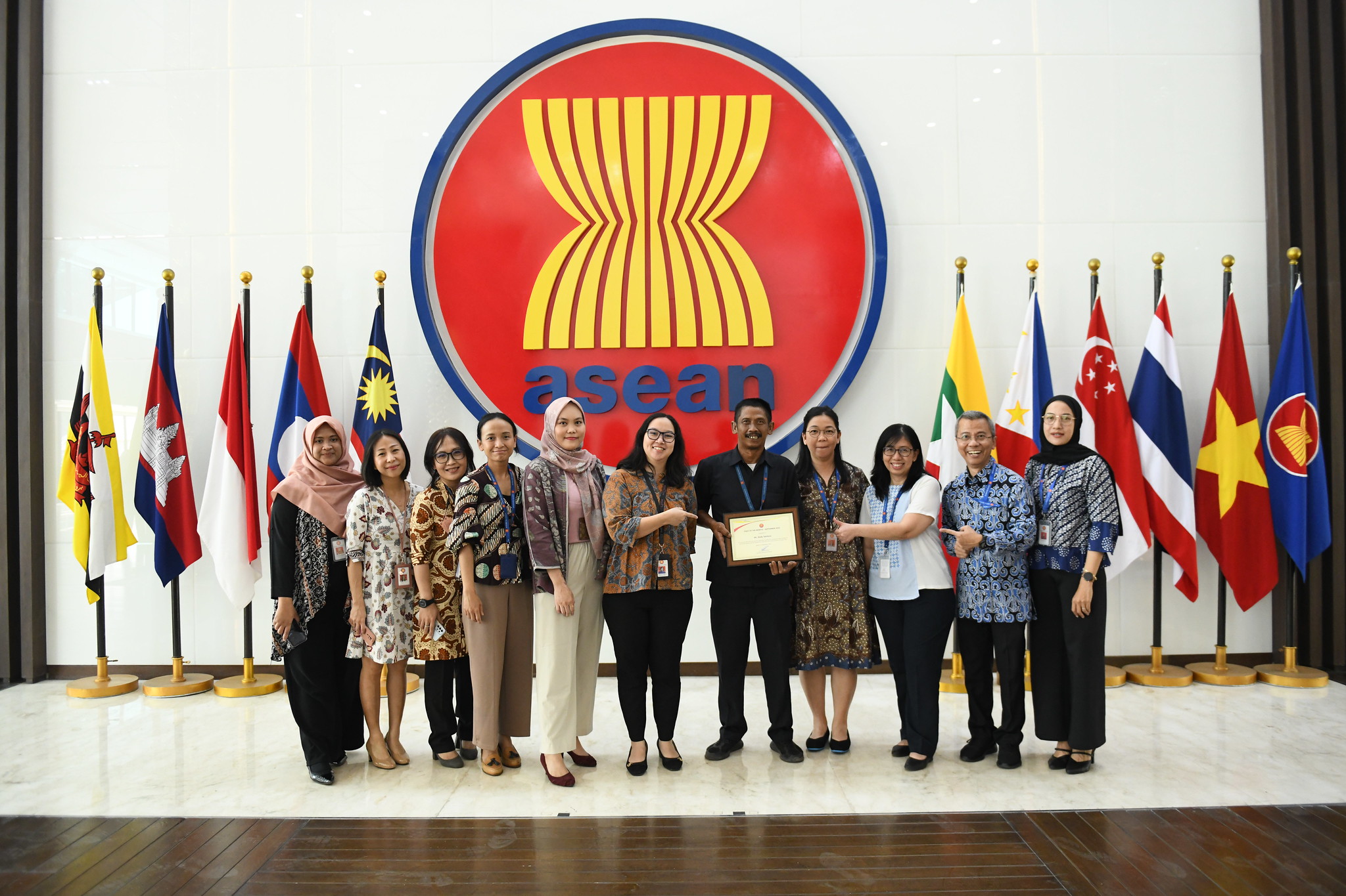Secretary-General of ASEAN presents Staff of the Month Award for ...