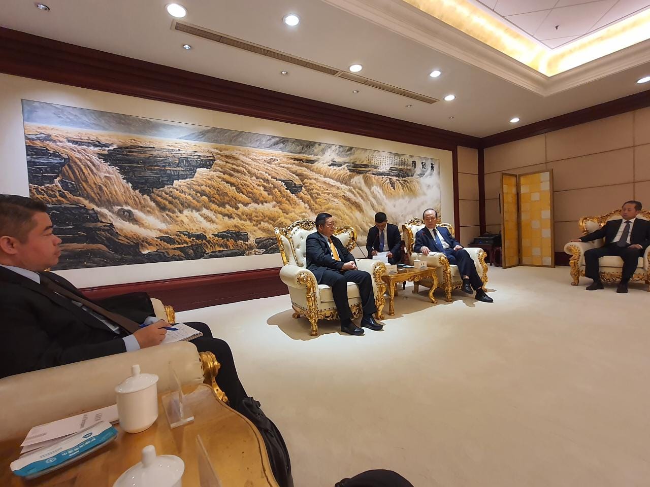 Secretary-General of ASEAN meets with Member of Standing Committee of ...