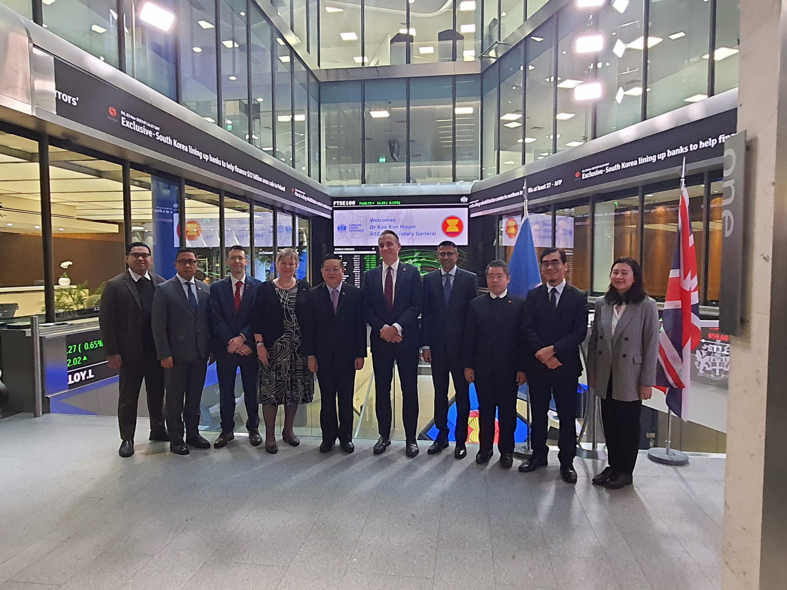 Secretary-General of ASEAN opens trading day at London Stock Exchange ...