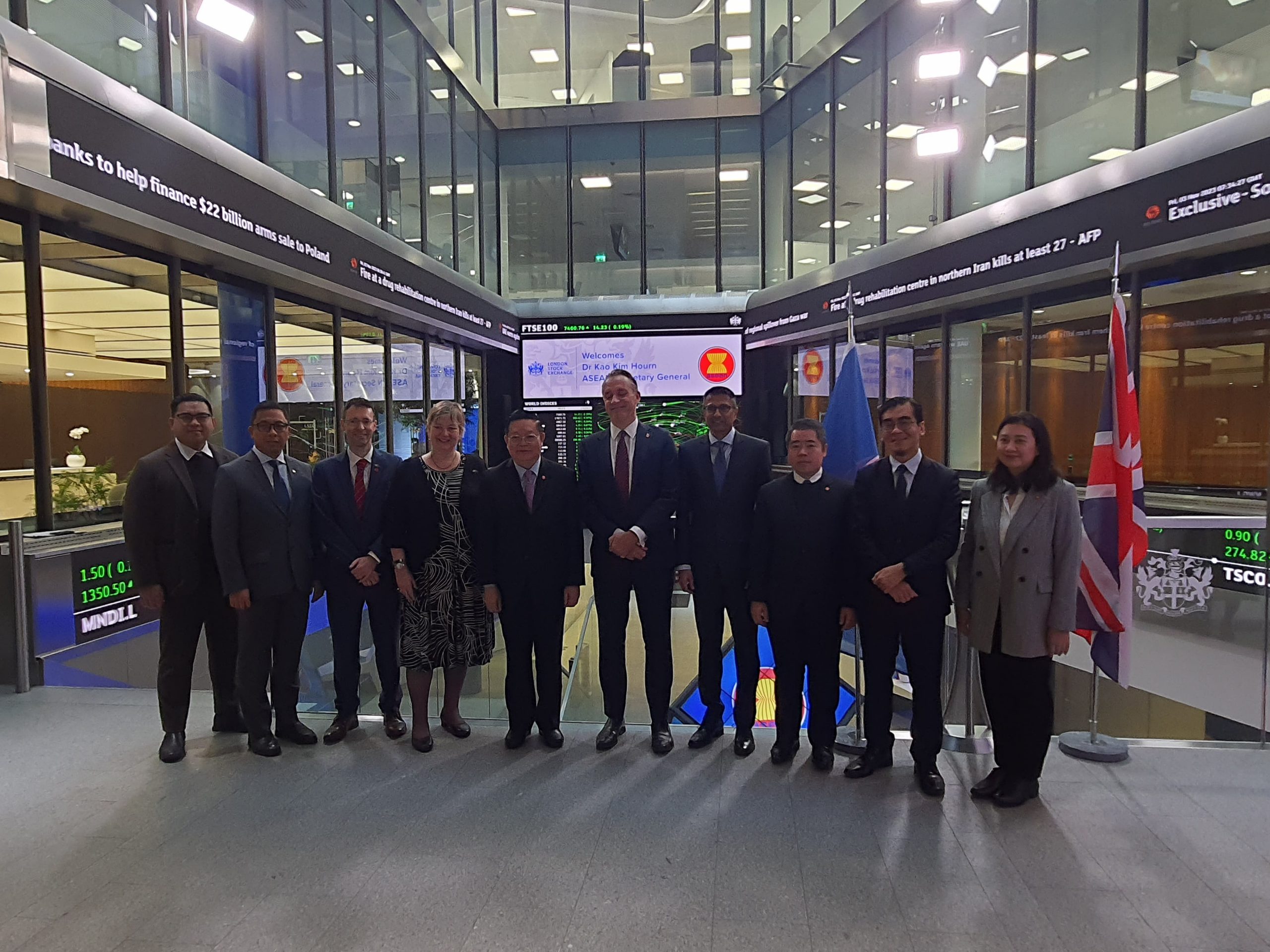 Secretary-General of ASEAN opens trading day at London Stock Exchange ...