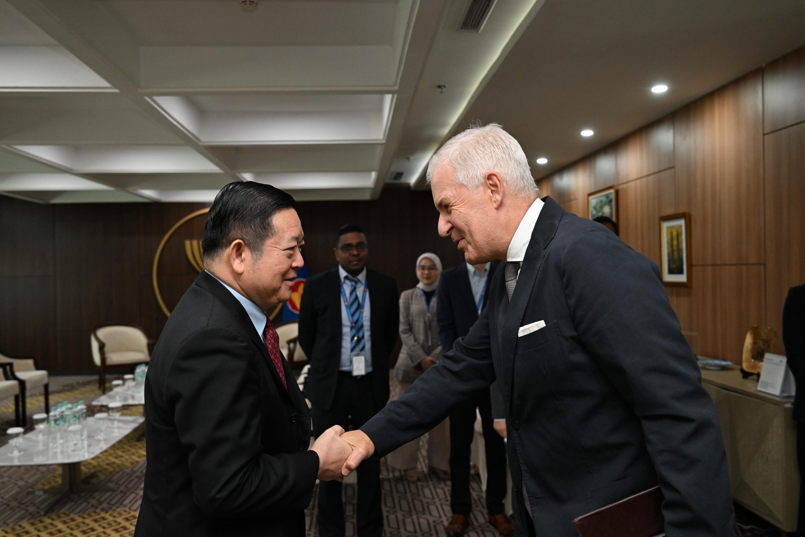Secretary-General of ASEAN meets with Secretary General of ...