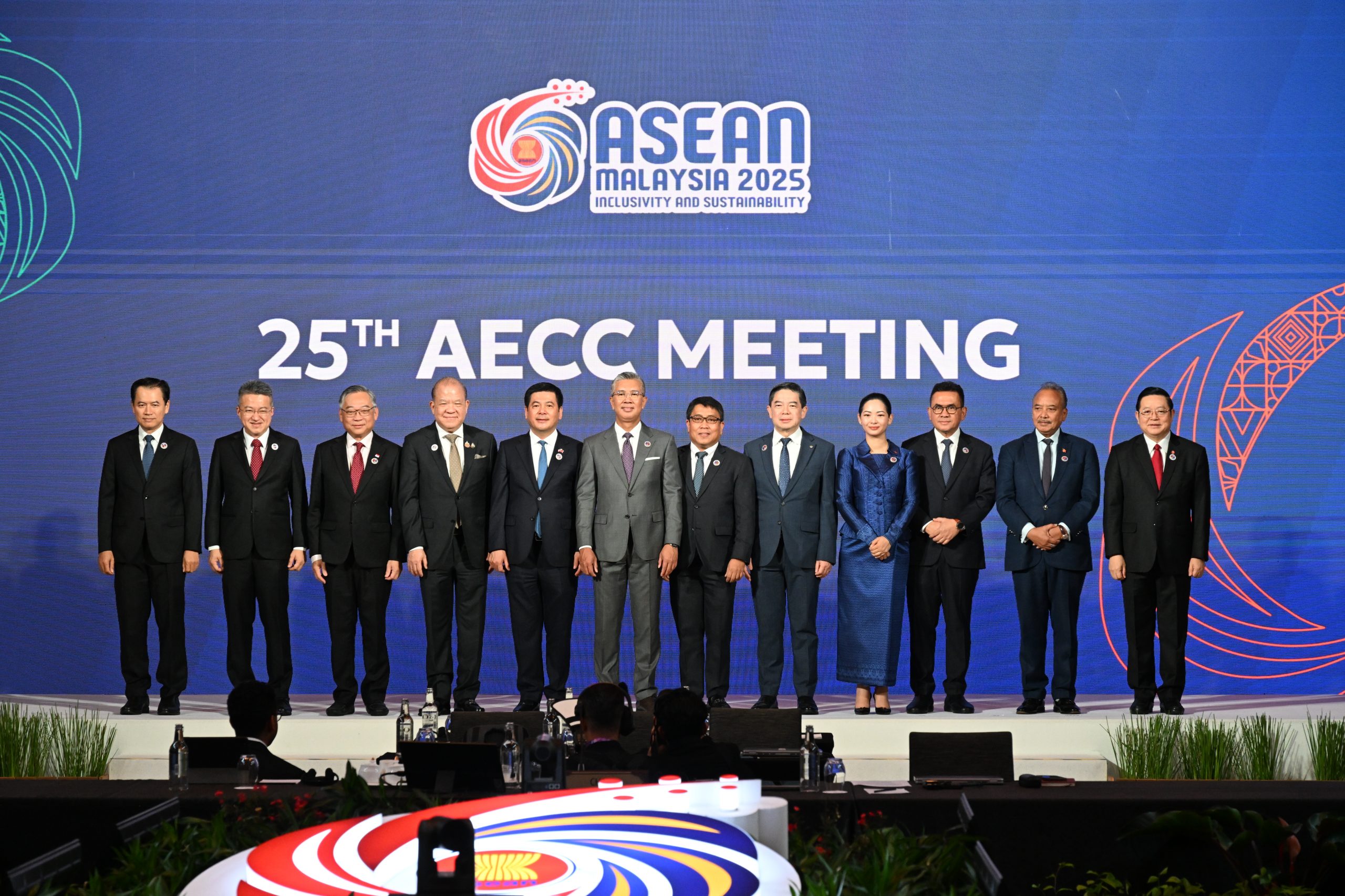 Secretary-General of ASEAN attends the 25th AEC Council Meeting - ASEAN ...