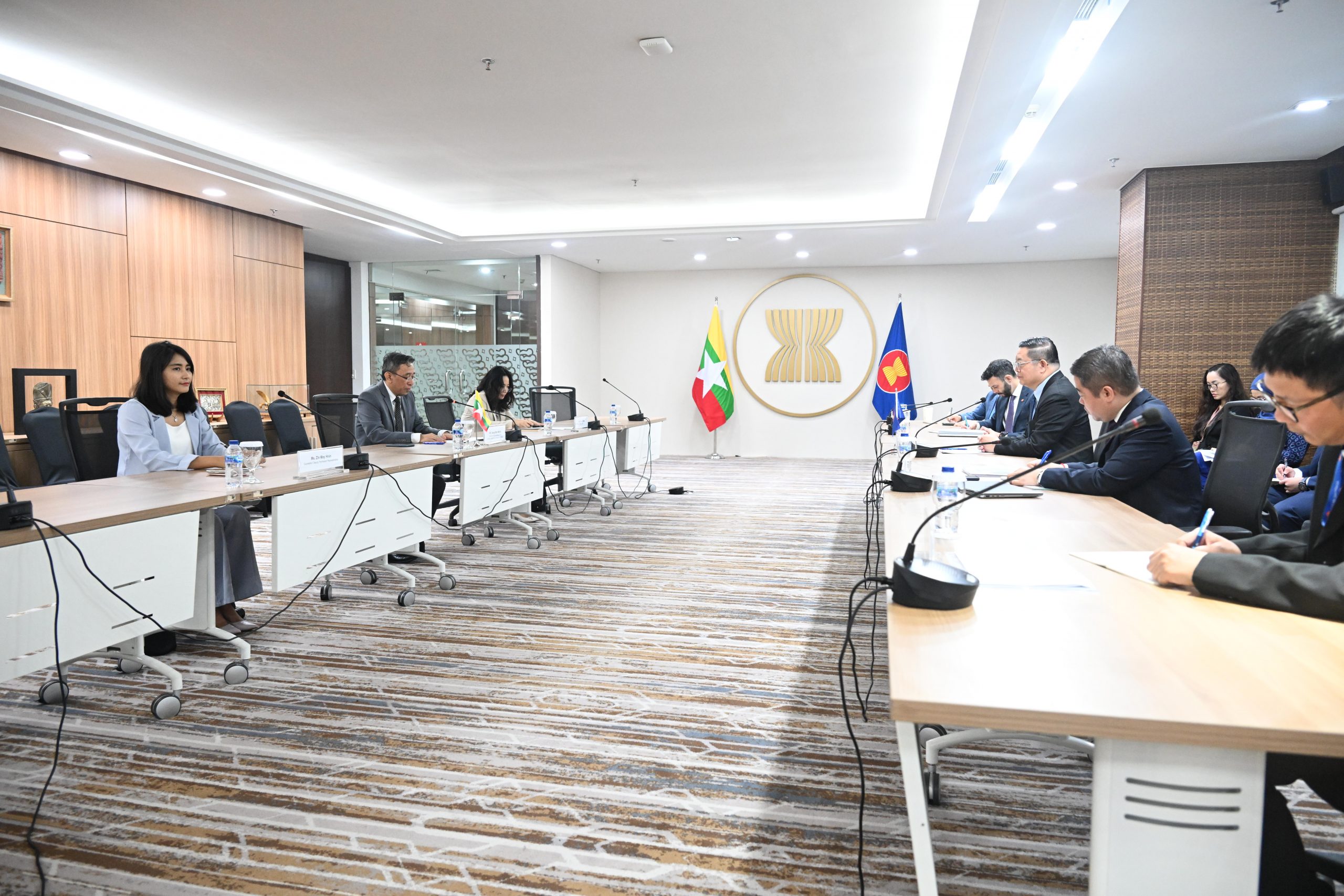 Secretary-General of ASEAN meets with the Permanent Representative of ...