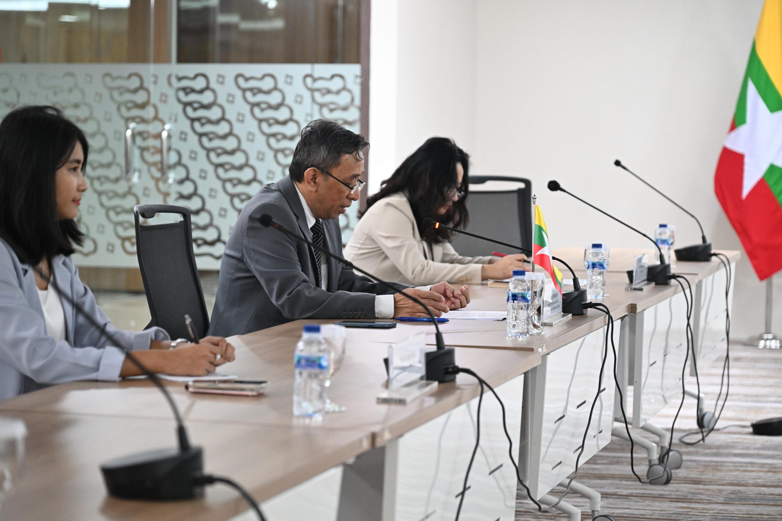 Secretary-General of ASEAN meets with the Permanent Representative of ...