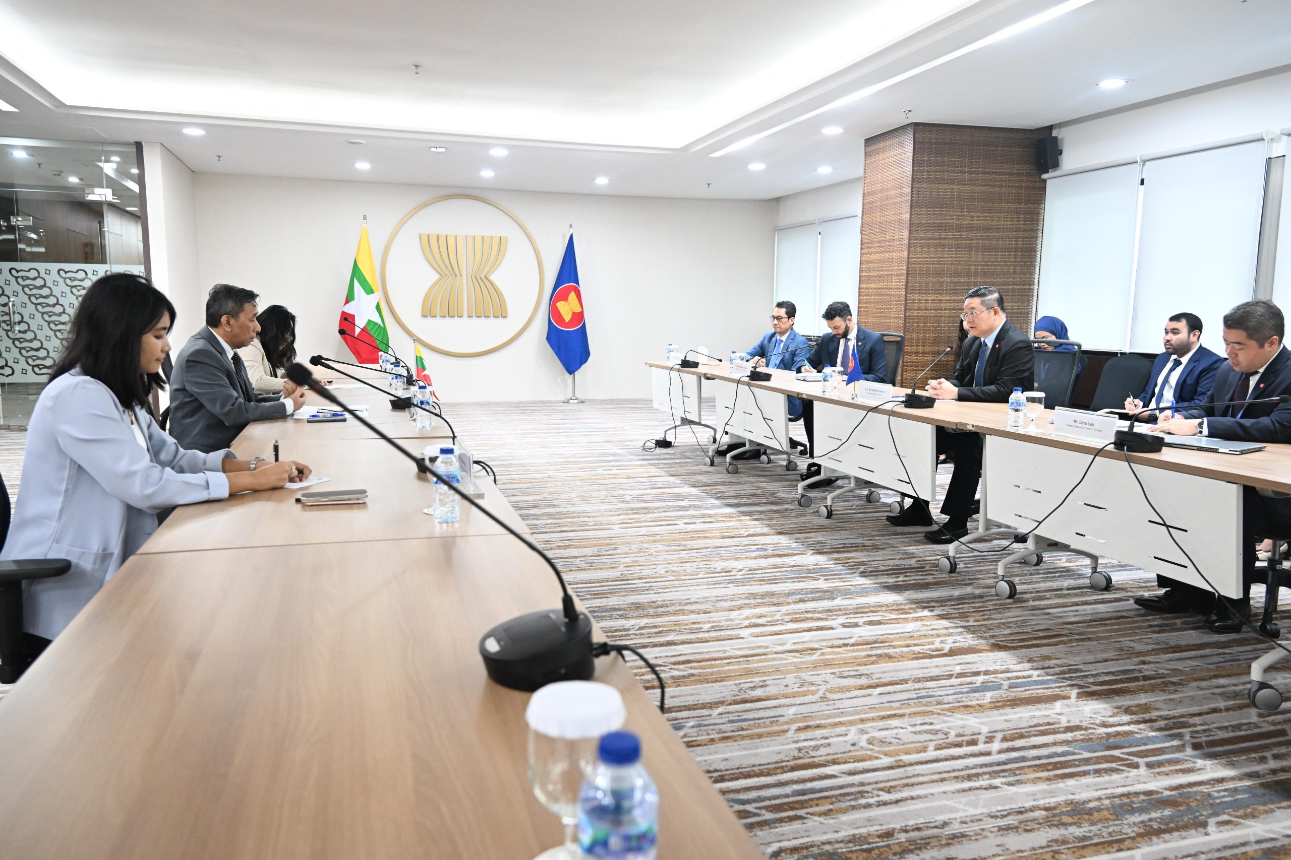 Secretary-General of ASEAN meets with the Permanent Representative of ...