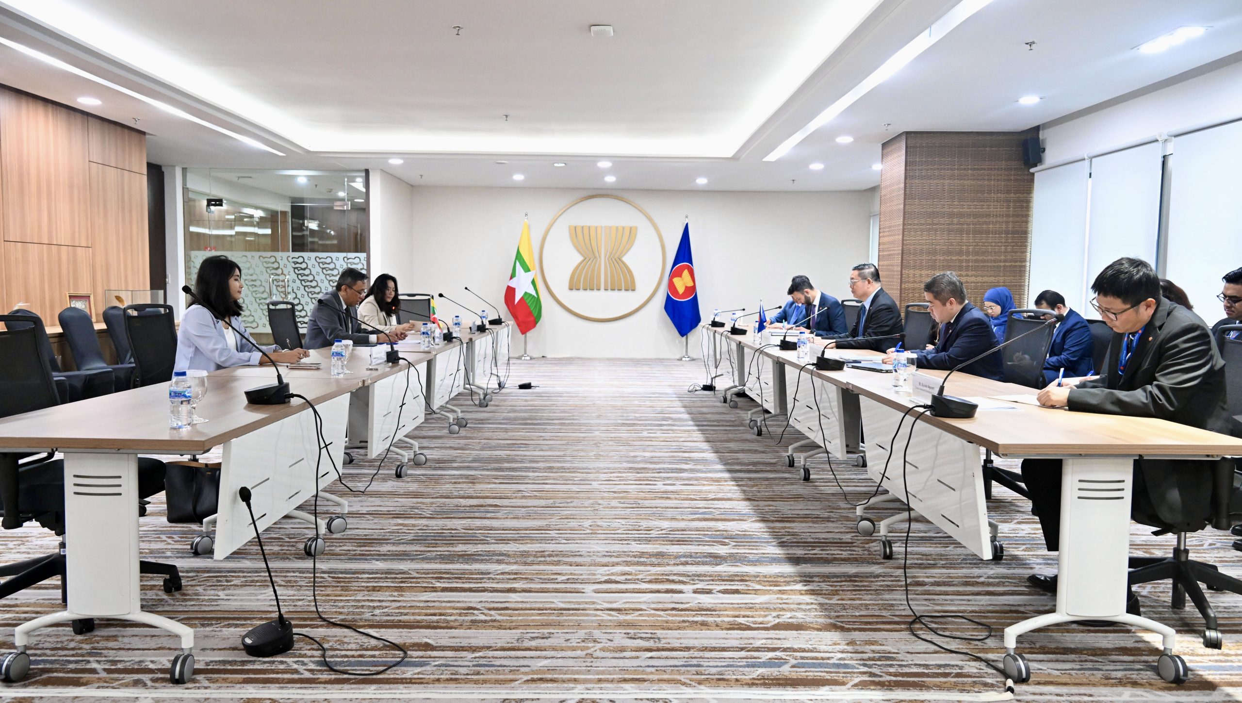 Secretary-General of ASEAN meets with the Permanent Representative of ...