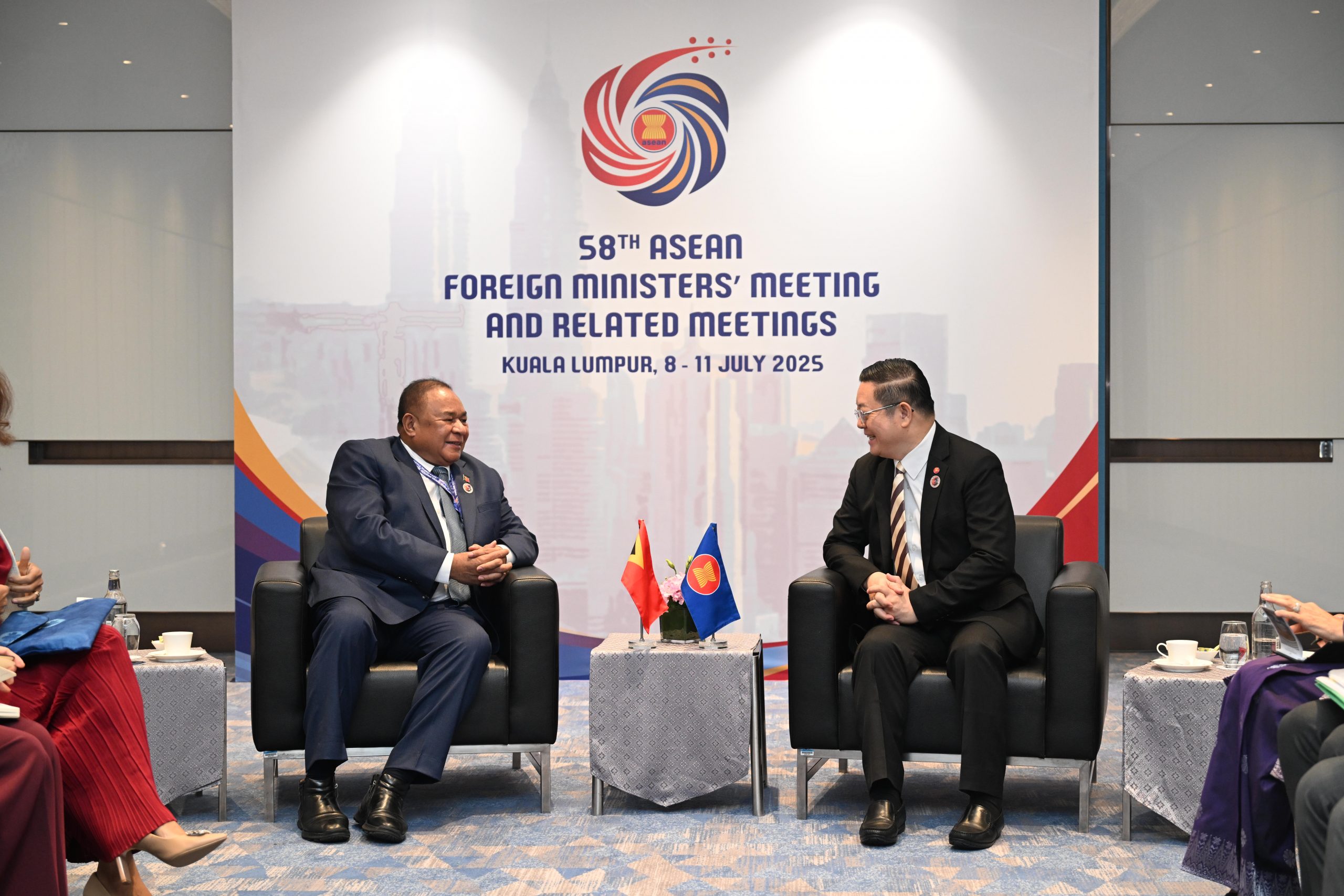 Secretary-General of ASEAN meets with the Foreign Minister of Timor ...