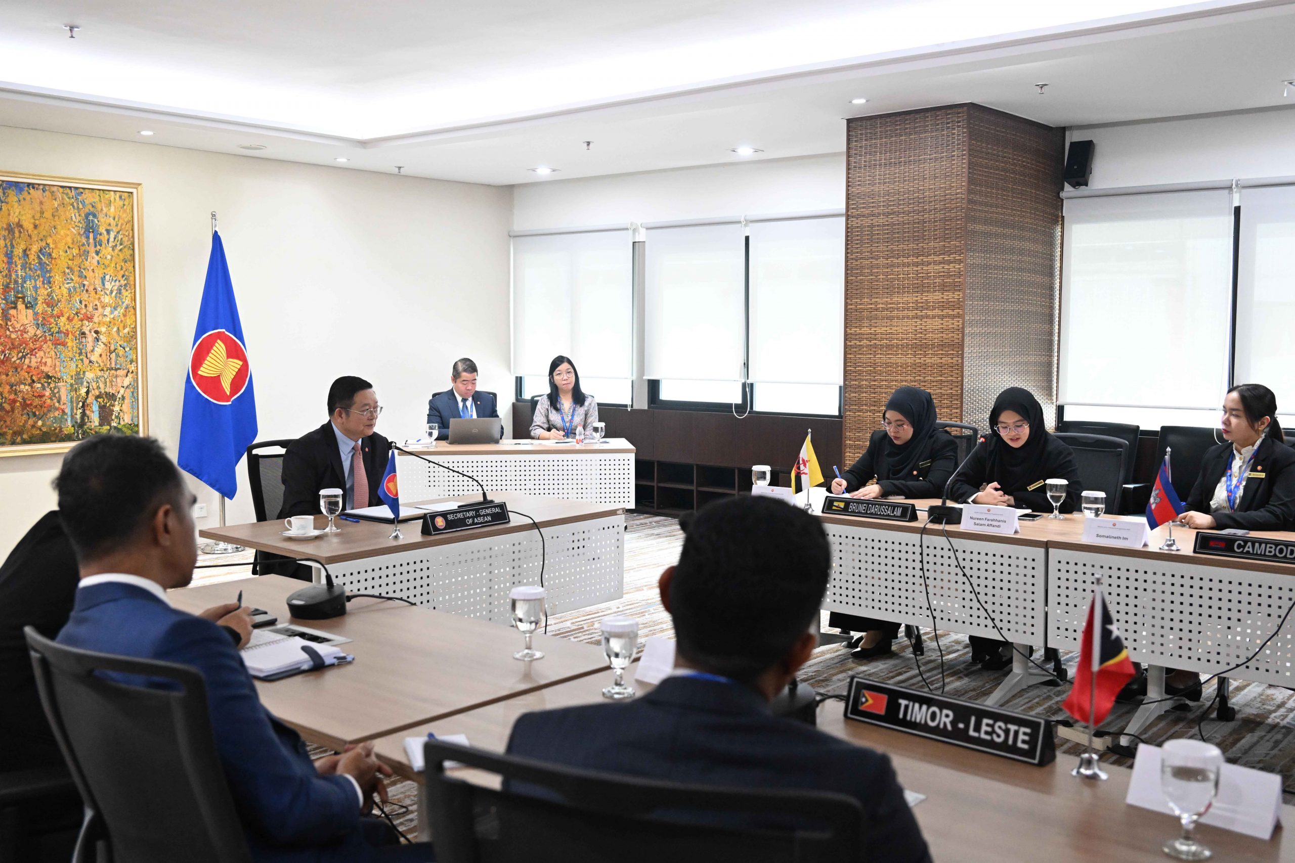 Secretary-General of ASEAN engages with the participants of the 4th ...