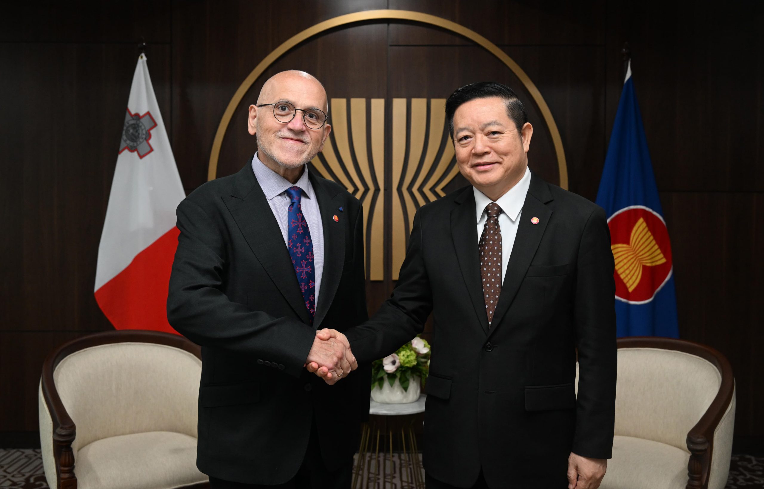 Secretary-General of ASEAN receives Letter of Credence from the First ...