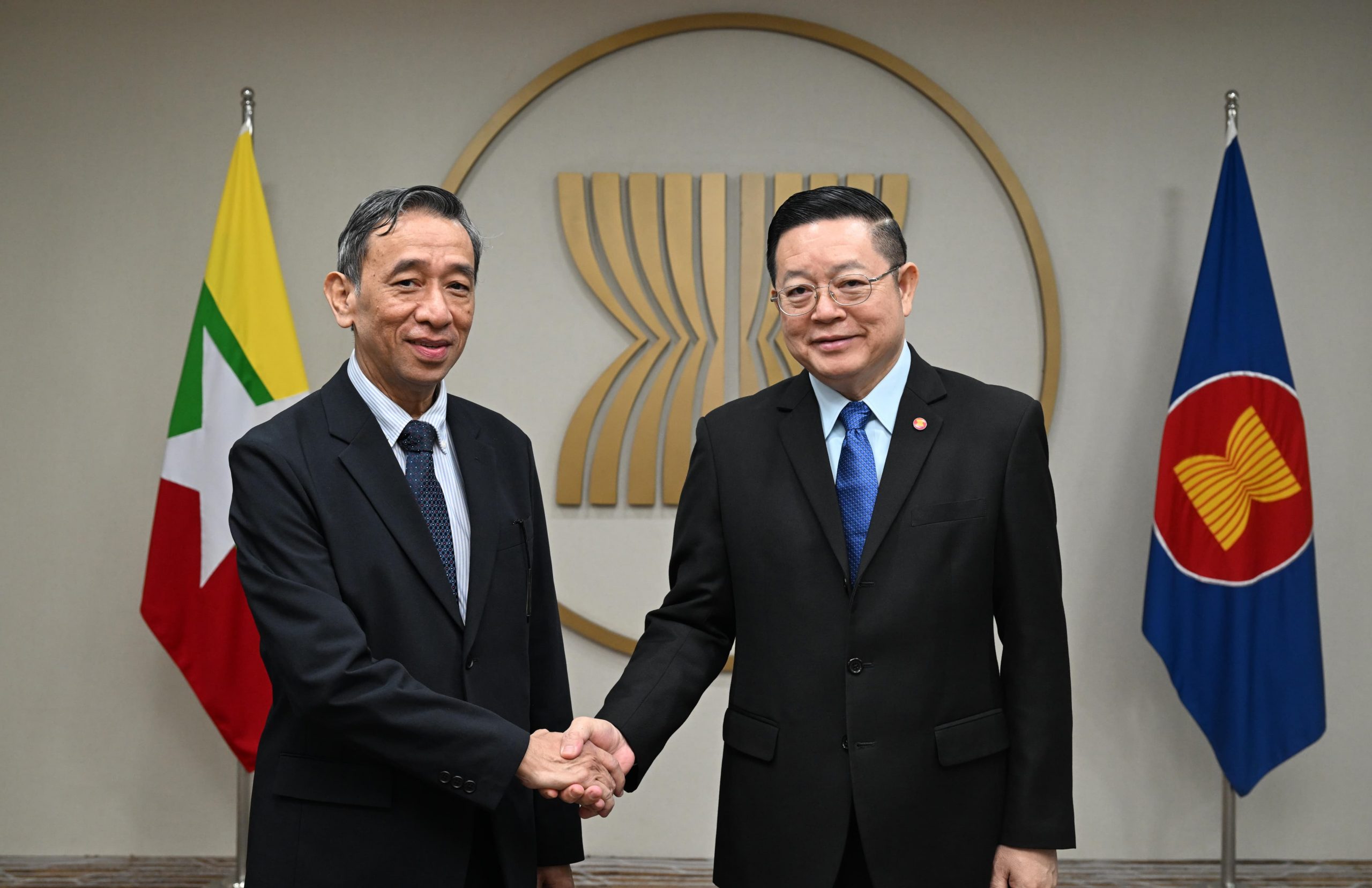 Secretary-General of ASEAN meets with the Permanent Representative of ...
