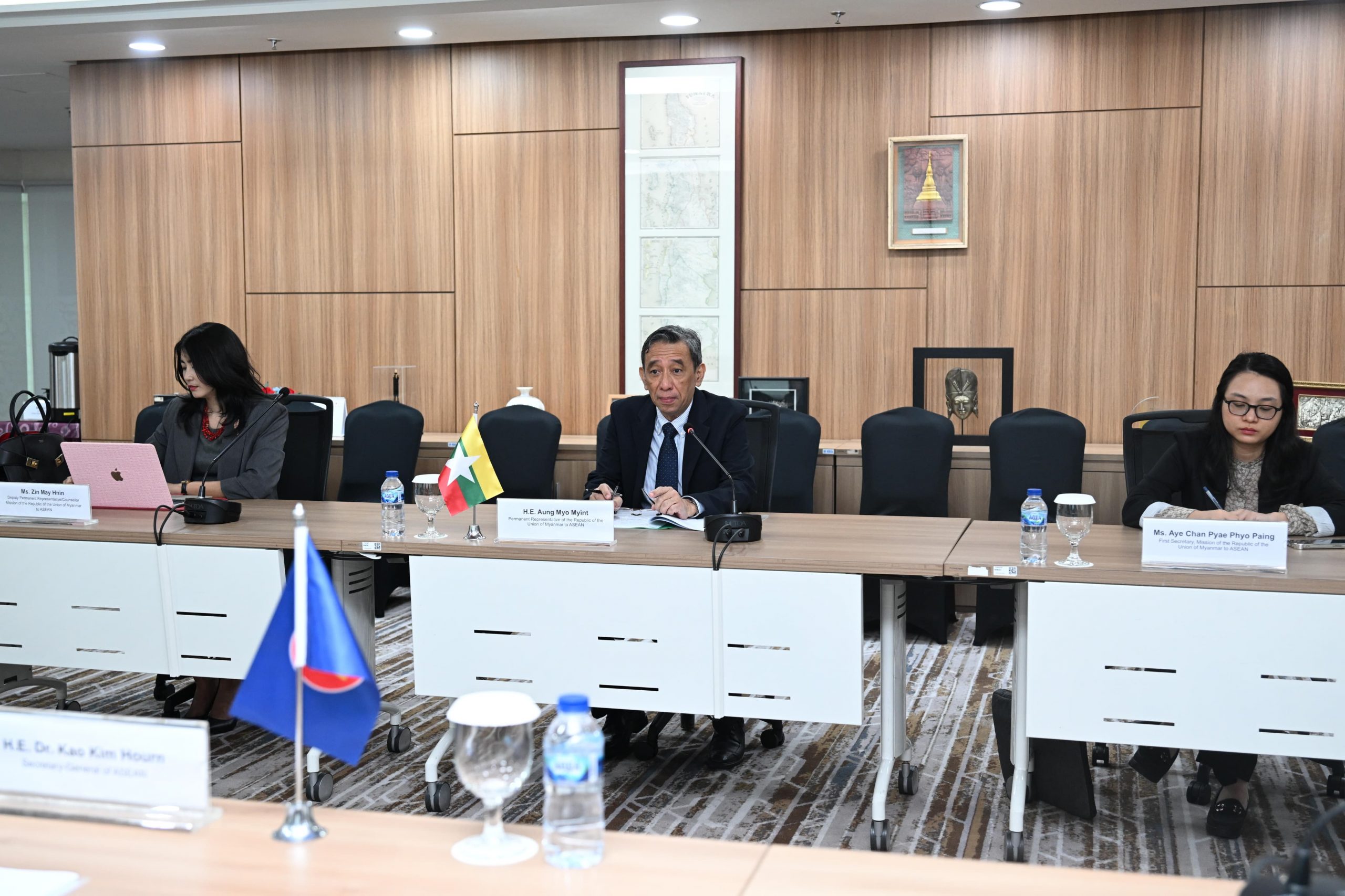 Secretary-General of ASEAN meets with the Permanent Representative of ...