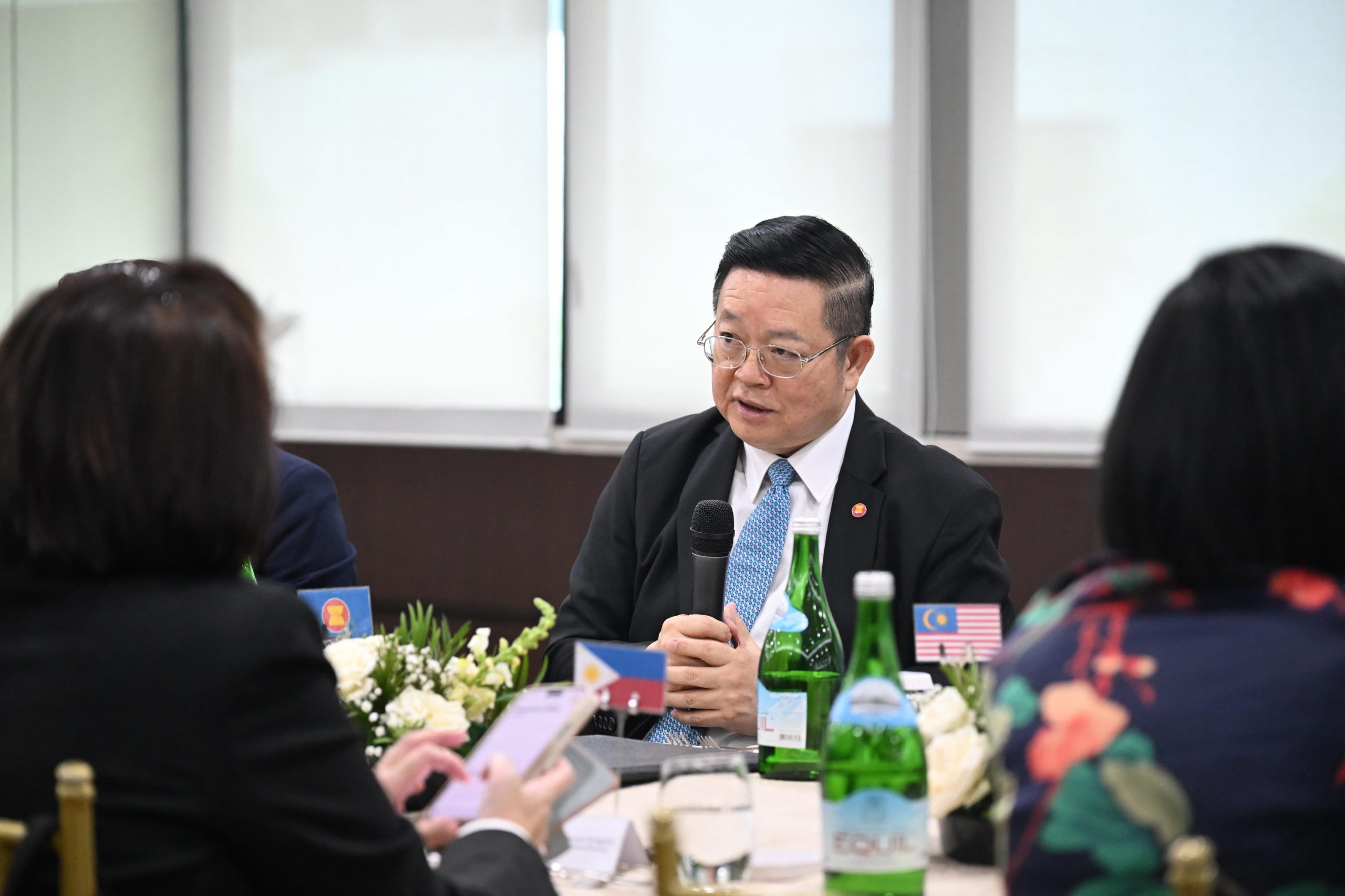 Secretary-General of ASEAN Hosts Working Lunch with the Committee of ...
