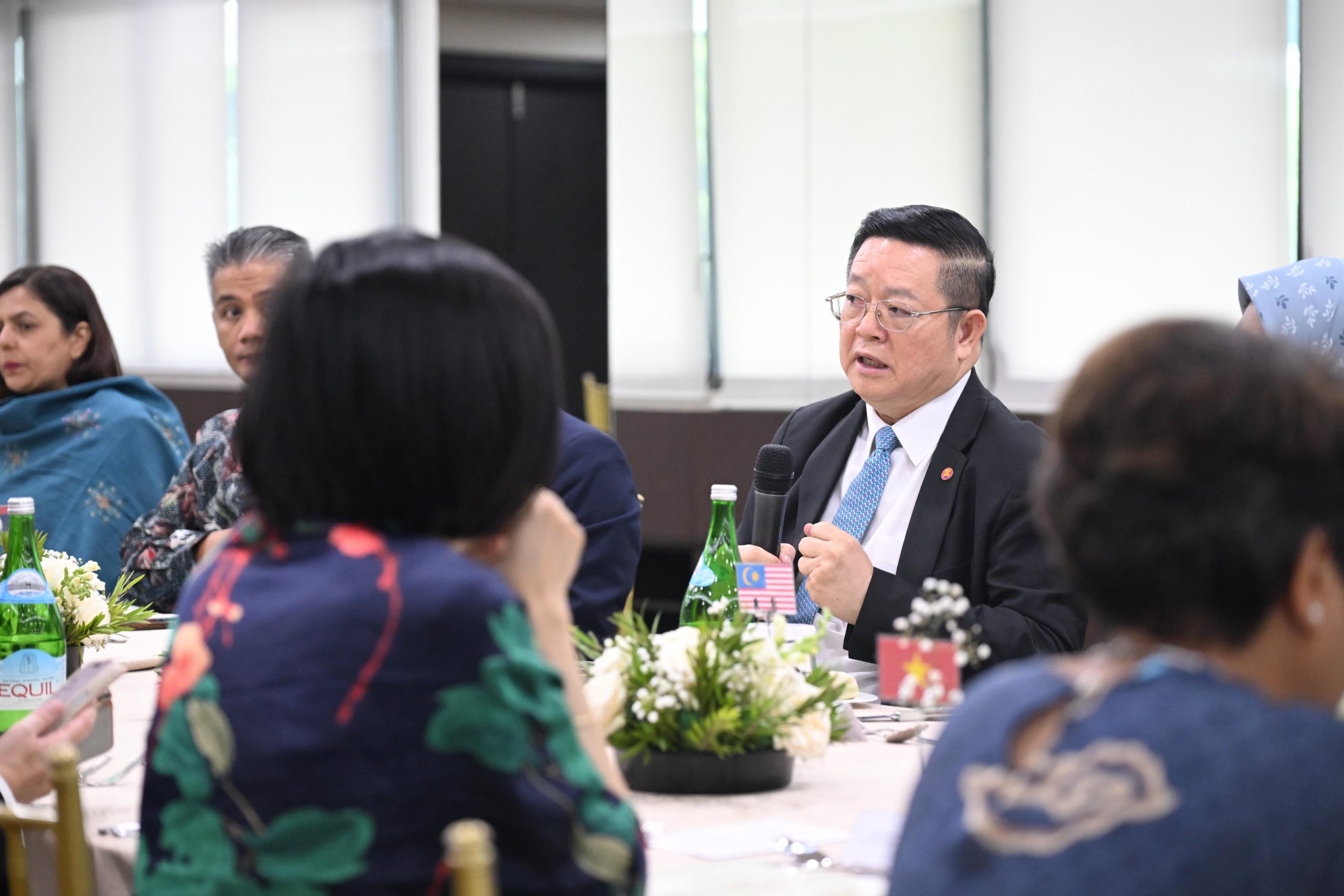 Secretary-General of ASEAN Hosts Working Lunch with the Committee of ...