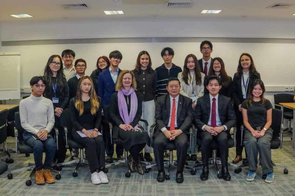 Secretary-General of ASEAN meets with Southeast Asian Students in the ...